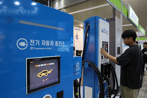 2030년까지 전기차 충전기 123만기 보급스마트폰 결제 앱지갑도 개발