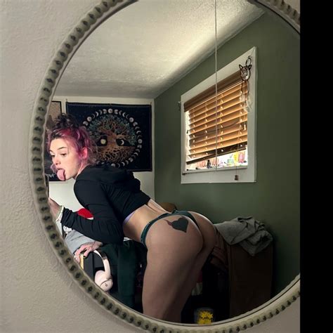 Onlyfans Shrooms Q Model Profile Photos Links Erotic Beauties