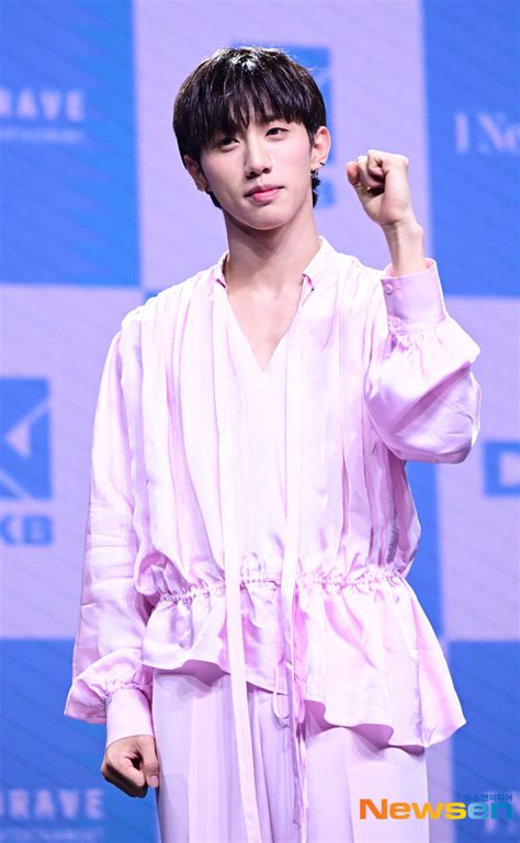 다크비 해리준 막내의 애교 포즈 포토엔HD 손에 잡히는 뉴스 눈에 보이는 뉴스 뉴스엔