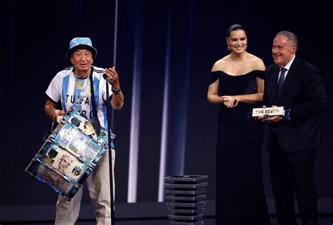 Premio The Best El Desopilante Discurso De Tula El Argentino Que
