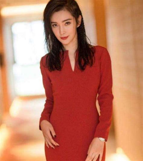 李冰冰和妹妹长得有多像？看到俩人合照后：像吃胖的李冰冰李雪