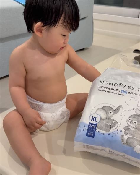 하쥬니 협찬 모모래빗서포터즈 제품제공 더위 많이 타는 아들이라서 밤에 에코드라이썸머 입혀서 재웠는데 우유 200ml 맛있게 먹고자도 샐 걱정없이 흡수력이 너무