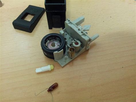 замена лампочки в кнопке корректора и в других кнопках — Audi 80 B4 2 л 1993 года