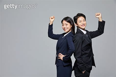 한국인 선거 투표 선거 비즈니스맨 화이트칼라 전문직 취업준비생 역할 채용 고용문제 고용문제 주제 자신감 자신감 컨셉 이미지