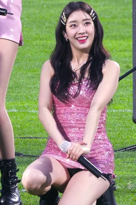 반짝이 원피스 스테이씨 수민 움짤