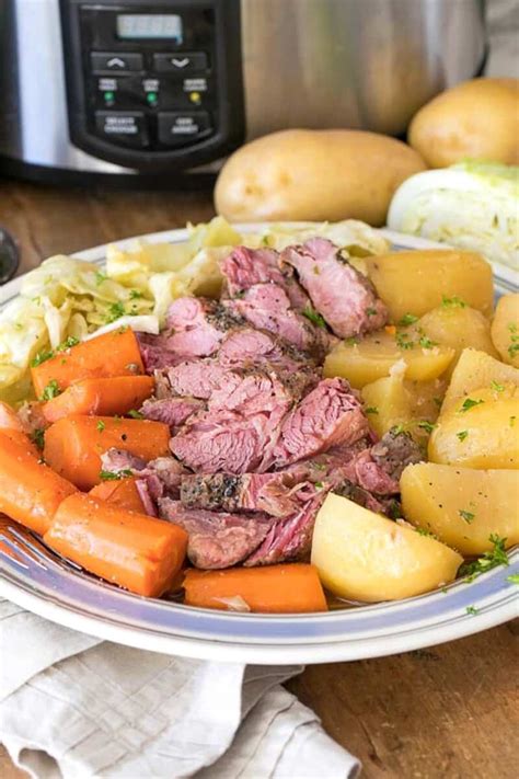 Slow Cooker Corned Beef And Cabbage Simple And Easy To Make