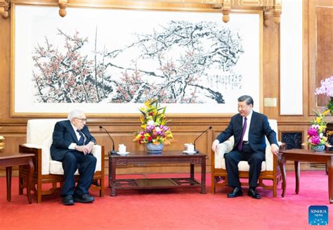 Ши Жиньпин АНУ ын Төрийн нарийн бичгийн дарга асан Хенри Киссинжертэй уулзжээ