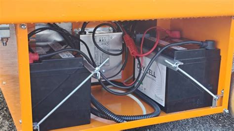 Les Nacelles Axolift Low Access Entry Reçoivent Des Batteries De