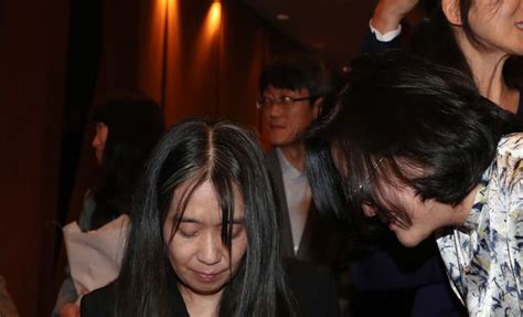 한강 도서 한시적으로 판매 중단합니다 뉴스1