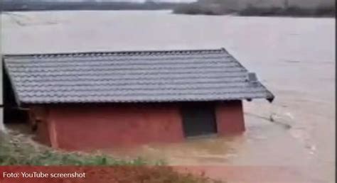 Поплаве у Оџаку направиле хаос Викендица плута ријеком Босном