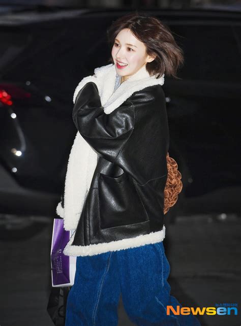 Red Velvet 웬디 검은토끼 처럼 쌩~~~ [포토엔hd] 네이트 뉴스