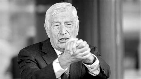 Z Roko V Roki Znani Politik Si Je Skupaj Z ženo Vzel življenje Nista Mogla živeti Drug Brez