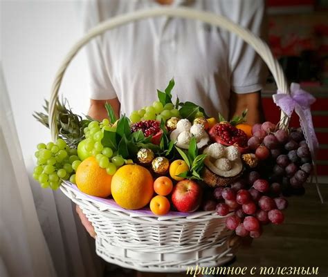 Фрукты в корзине в 2024 г Съедобные композиции Корзина Праздник