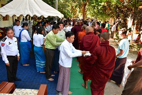 နေပြည်တော်ကောင်စီဥက္ကဋ္ဌ ဦးသန်းထွန်းဦး နေပြည်တော်လူမှုဝန်ထမ်းရုံးနှင့် အလှူရှင်များ စုပေါင်း