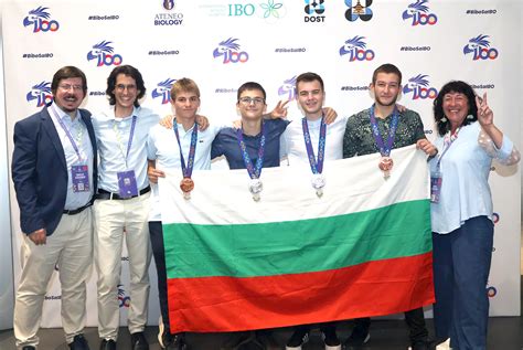 Най добрите ни ученици по биология спечелиха 4 медала от Международната олимпиада във Филипините