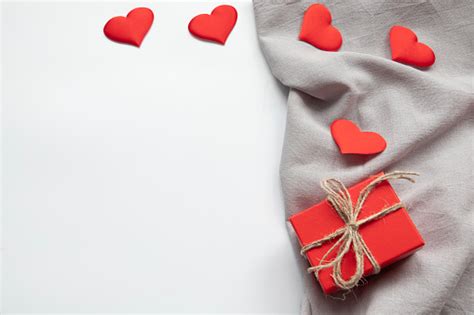 발렌타인 데이 레드 하트와 상자 카피 공간이있는 휴일 발렌타인 카드 2월에 대한 스톡 사진 및 기타 이미지 2월 다양 디자인 Istock