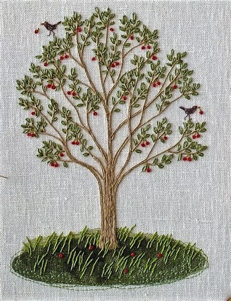 Embroidered Tree With Red Berries Fabric Crafts Telaio Da Ricamo