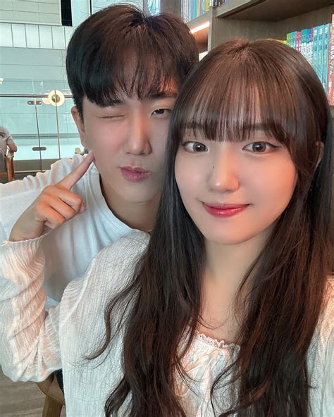 우수커플 먹짱들이 나타났다 음식 잔뜩 시키니까 2명이서 다 못먹을 수도 있다고 경고하심 응~ 더 시켜서 다 먹었어🤣 Instagram