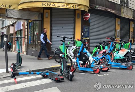 도로 위 골칫거리 전동 킥보드파리 대여 금지 초강수 나무뉴스