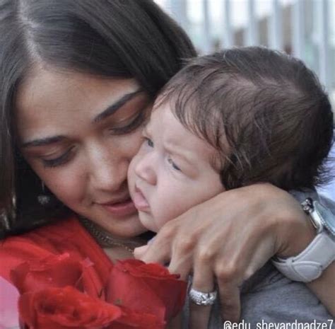 როგორ გამოიყურებოდა თათია შარანგია წლების წინ ფოტოები