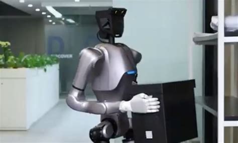 Dobot Robotics Shows Humanoid Robot Atom For 27500 Us Dollars Heise Online