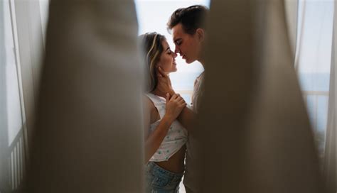 maneras de aumentar la tensión sexual con una chica y hacer que tenga sed de ti Girlismes