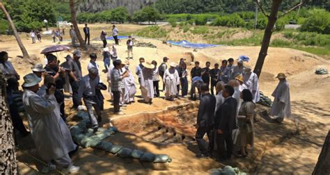 [포토] 군위 인각사지 학술대회 참가자 통일신라시대 발굴현장 답사 아시아투데이