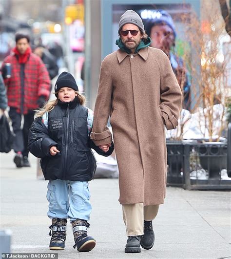 Bradley Cooper Holds Hands With His Daughter Lea 7 In Nyc After