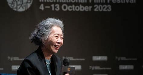 [사진]윤여정 우아한 미소