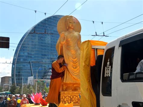 ФОТО Ёс зүйг эрхэмлэе хүндэтгэлийн жагсаал боллоо Isee Mn