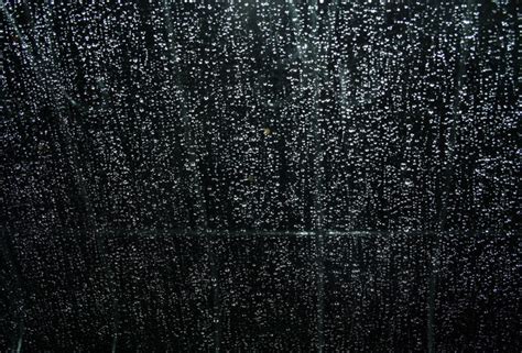 Обои окно капли ночь дождь стекло для рабочего стола картинки Природа на рабочий стол