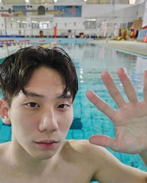 李洋在國體大當任副教授 那如果有機會未來王冠閎在哪教課 我再把我女兒送過去學游泳😂