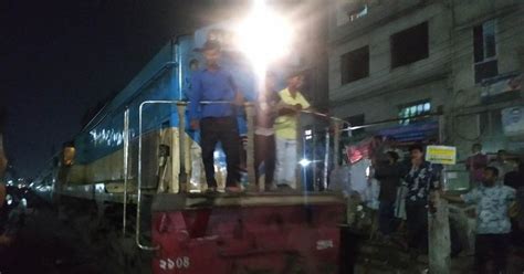 ২ ঘণ্টা পর ঢাকার সঙ্গে সারাদেশের রেল যোগাযোগ স্বাভাবিক