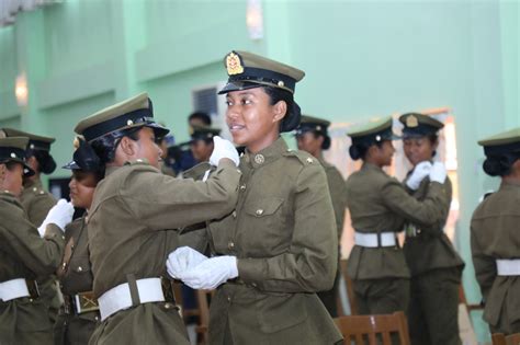 တပ်မတော် ကြည်း ဗိုလ်သင်တန်းကျောင်း မှော်ဘီ ဘွဲ့ရအမျိုးသမီးဗိုလ်လောင်းသင်တန်းအမှတ်စဉ် ၁၀ သင်တန