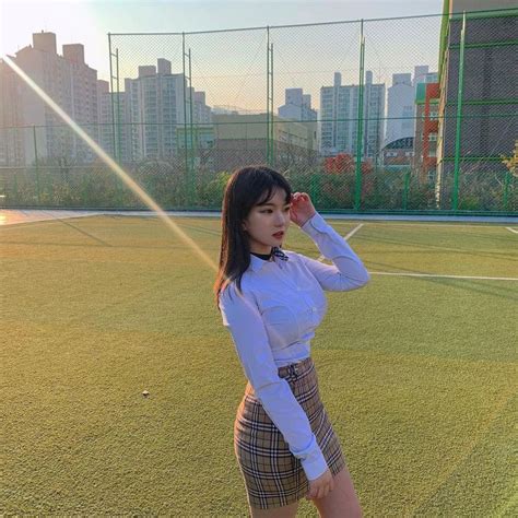 ㄱㄷ에 있는 유근영님의 핀 여자 교복 여성 패션 몸매좋은 여자