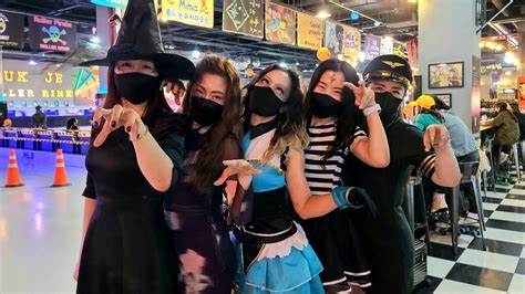오~여성분들 굉장하네요 롤러장 여성 Cosplay Halloween 롤러스케이트 7080 유로댄스 Rollerskating 추억 삼성갤럭시 Youtube