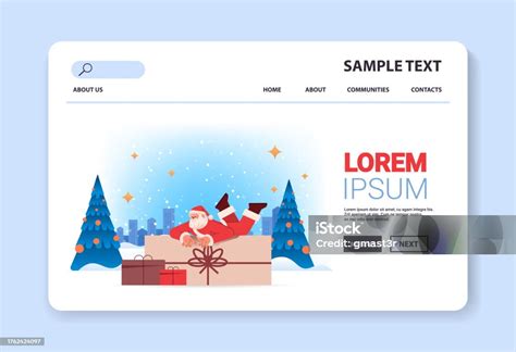 빨간 의상을 입은 산타 클로스 포장 된 선물 상자에 누워 새해 복 많이 받으세요 메리 크리스마스 휴일 축하 개념 12월에 대한 스톡 벡터 아트 및 기타 이미지 Istock