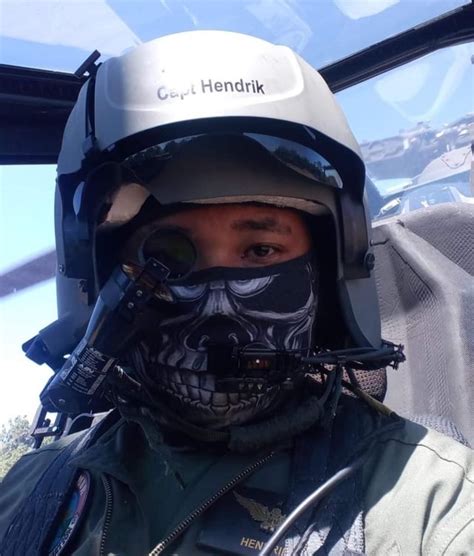 Indonesian Army Ah 64e Apache Pilot 1075x1263 Rmilitaryporn