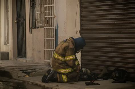 La Jornada Vientos Avivan Incendios En Tijuana Se Queman 8 Casas