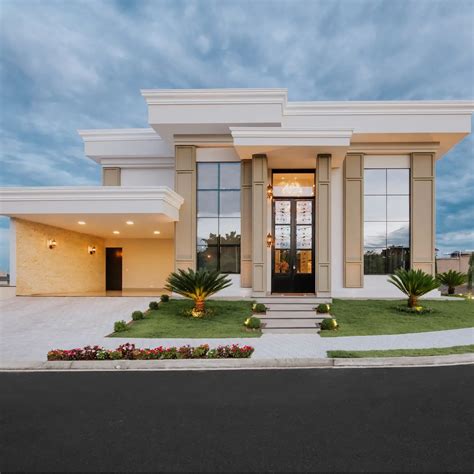 Fachada De Casa Linda De Esquina Com Estilo Neoclássico Decor Salteado