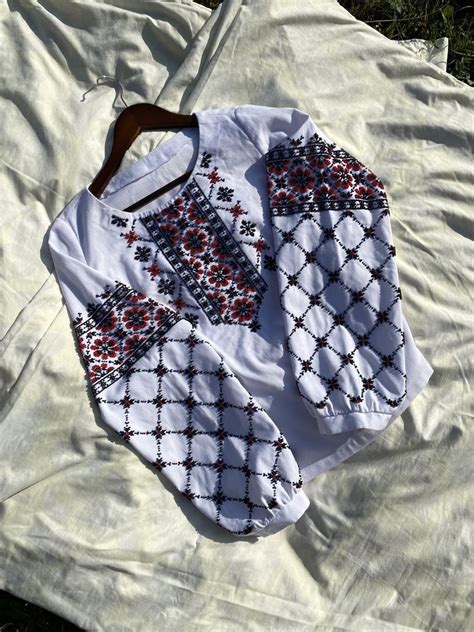 Блузка вишита бісером чеським 3 000 грн Блузи Умань на Olx