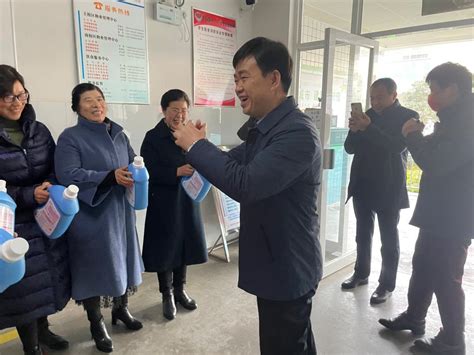 公司领导新春前夕慰问一线员工 襄阳职业技术学院后勤产业服务总公司