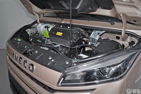 【依维柯得意短轴中顶标准版 6座动力底盘图片 汽车图片大全】 易车