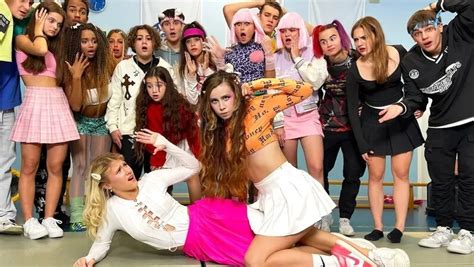 Новенькая Разозлила Девочек Камиль Против Баскетболистов В Кампусе Настоящая Драка Кикидо