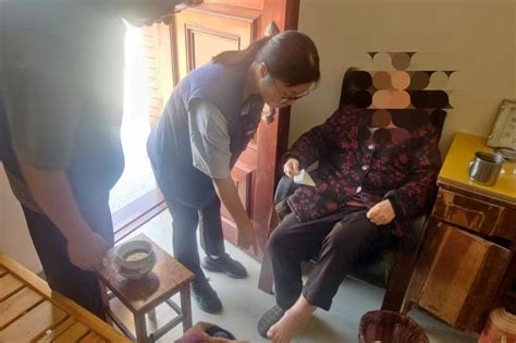 网筑平安惠民丨老人不慎摔倒，网格员暖心守护