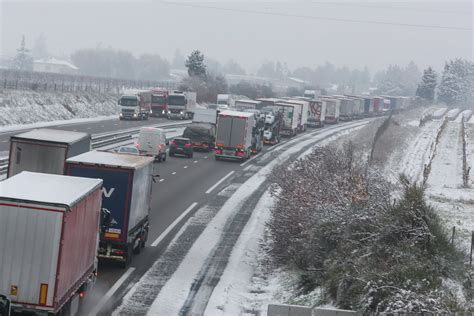 Météo Chutes De Neige Dans La Drôme Lautoroute A7 Coupée Pendant 4