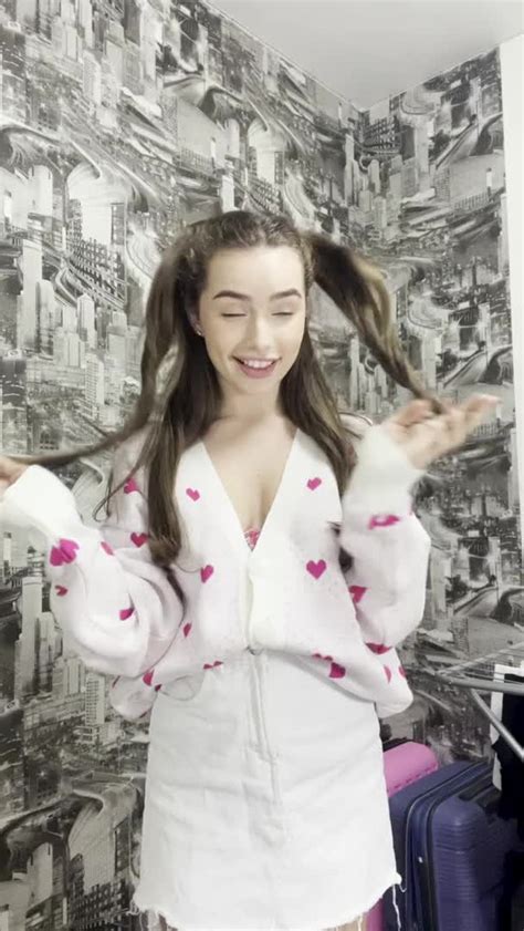 I Hope To Get A Prize When I Undress Scrolller