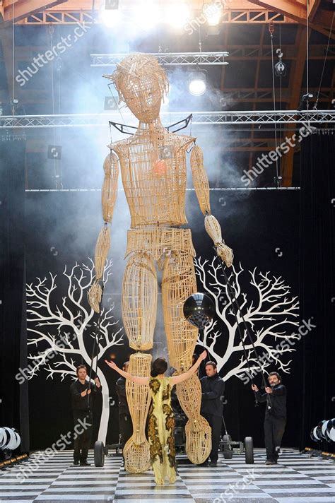 Model Interacting Giant Muppet Presents Creation Editorial Stock Photo Stock Image Shutterstock