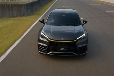 디자인에 성능까지… 렉서스의 고성능 소형 Suv 작은 체구에도 엄청나…