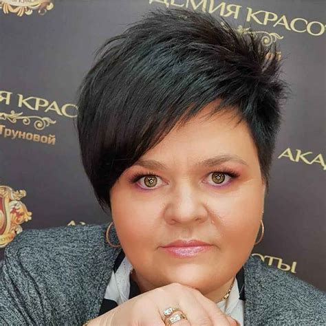 Are You Searching For Slimming Haircuts For Chubby Faces For The